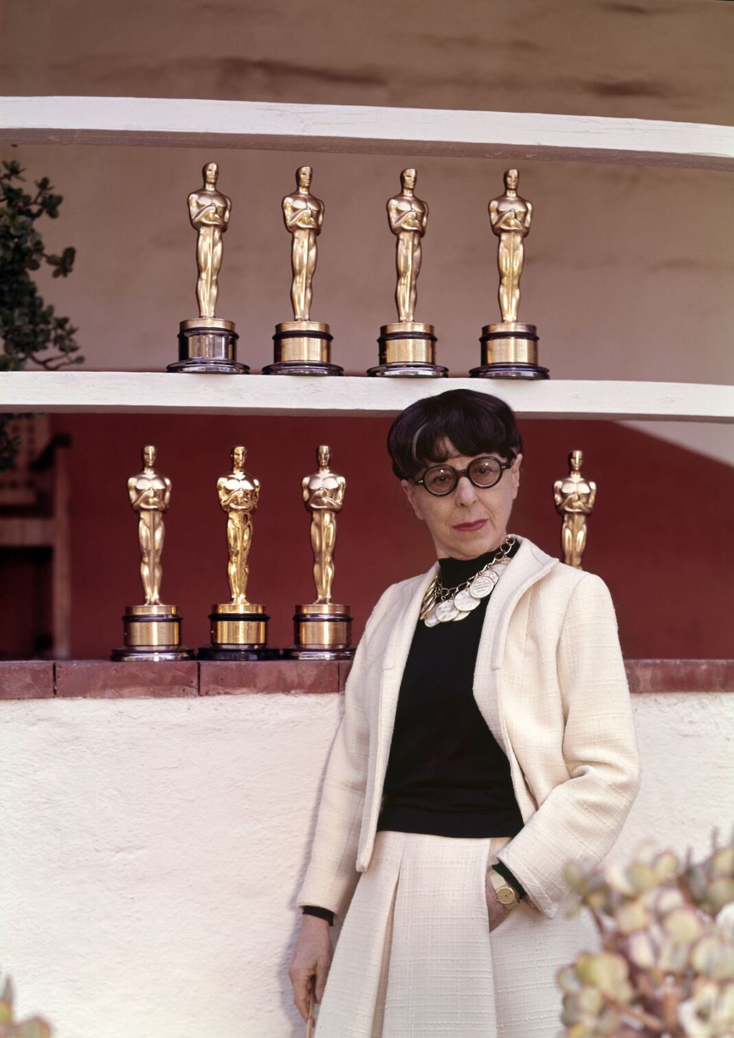 Edith Head. How the Queen of Costumes Influenced Hollywood Style Los ...